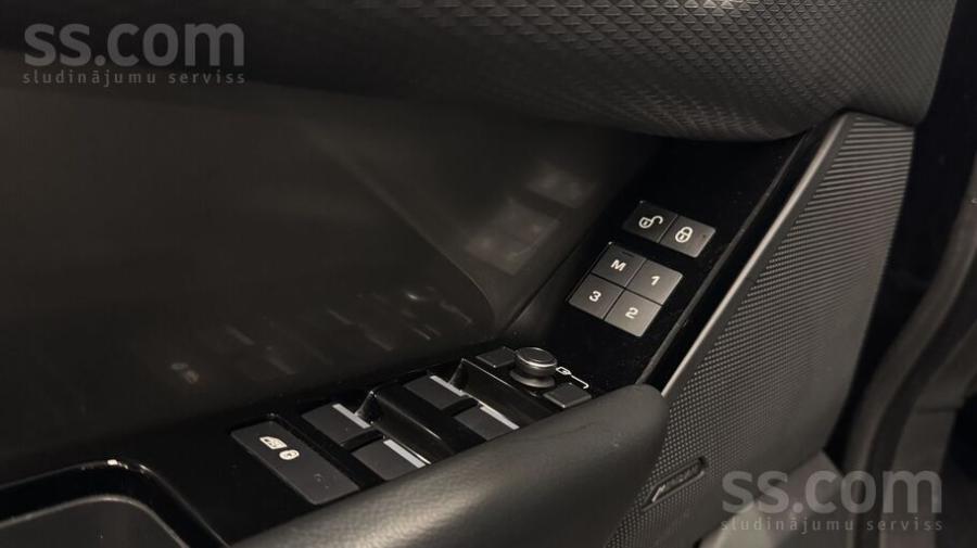 Melns Land Rover Range Rover Velar 2018 Rīga, ar dzinēja tilpumu 2.00 L un nobraukumu 196 tūkst. km par 22990 €, foto 11 vietnē AUTOMOTO.COM.LV