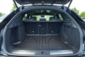 Melns Land Rover Range Rover Velar 2018 Marijampole, ar dzinēja tilpumu 3.00 L un nobraukumu 150 tūkst. km par 28450 €, foto 15 vietnē AUTOMOTO.COM.LV