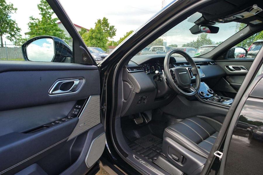 Melns Land Rover Range Rover Velar 2018 Marijampole, ar dzinēja tilpumu 3.00 L un nobraukumu 150 tūkst. km par 28450 €, foto 25 vietnē AUTOMOTO.COM.LV