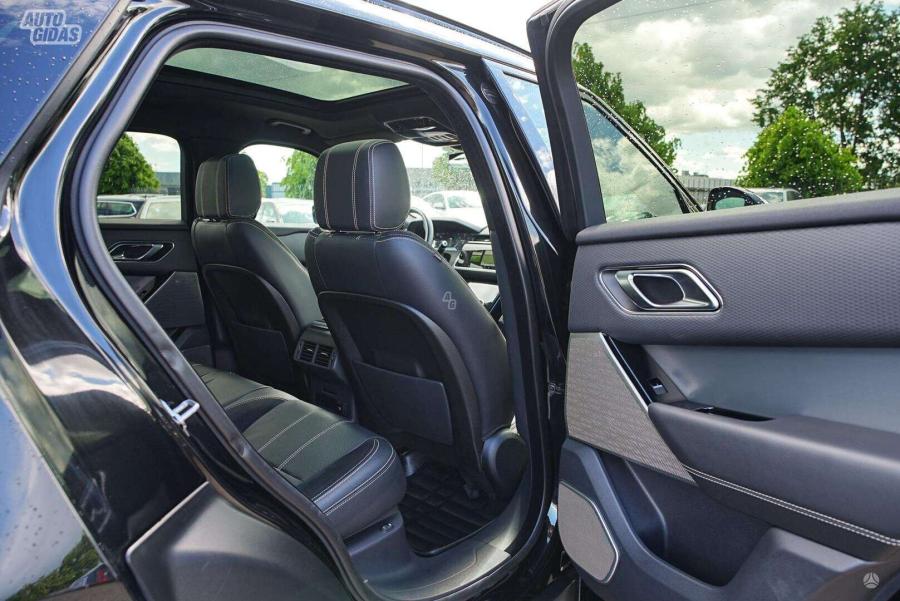 Melns Land Rover Range Rover Velar 2018 Marijampole, ar dzinēja tilpumu 3.00 L un nobraukumu 150 tūkst. km par 28450 €, foto 34 vietnē AUTOMOTO.COM.LV