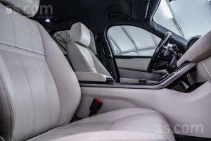 Black Land Rover Range Rover Velar 2018 in Riga, with an engine capacity of 2.00 L and mileage of 192 thousand km for 23890 €, photo 11 on AUTOMOTO.COM.LV