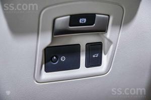 Black Land Rover Range Rover Velar 2018 in Riga, with an engine capacity of 2.00 L and mileage of 192 thousand km for 23890 €, photo 15 on AUTOMOTO.COM.LV