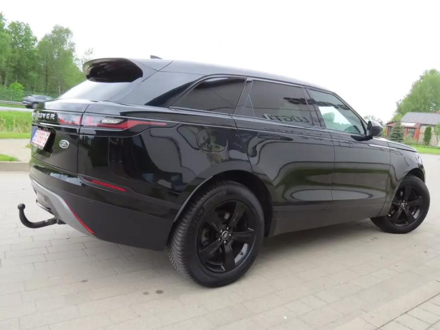 Black Land Rover Range Rover Velar 2018 in Riga, with an engine capacity of 2.00 L and mileage of 180 thousand km for 15900 €, photo 4 on AUTOMOTO.COM.LV