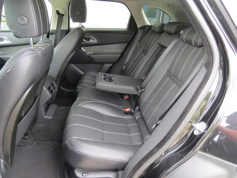 Black Land Rover Range Rover Velar 2018 in Riga, with an engine capacity of 2.00 L and mileage of 180 thousand km for 15900 €, photo 11 on AUTOMOTO.COM.LV