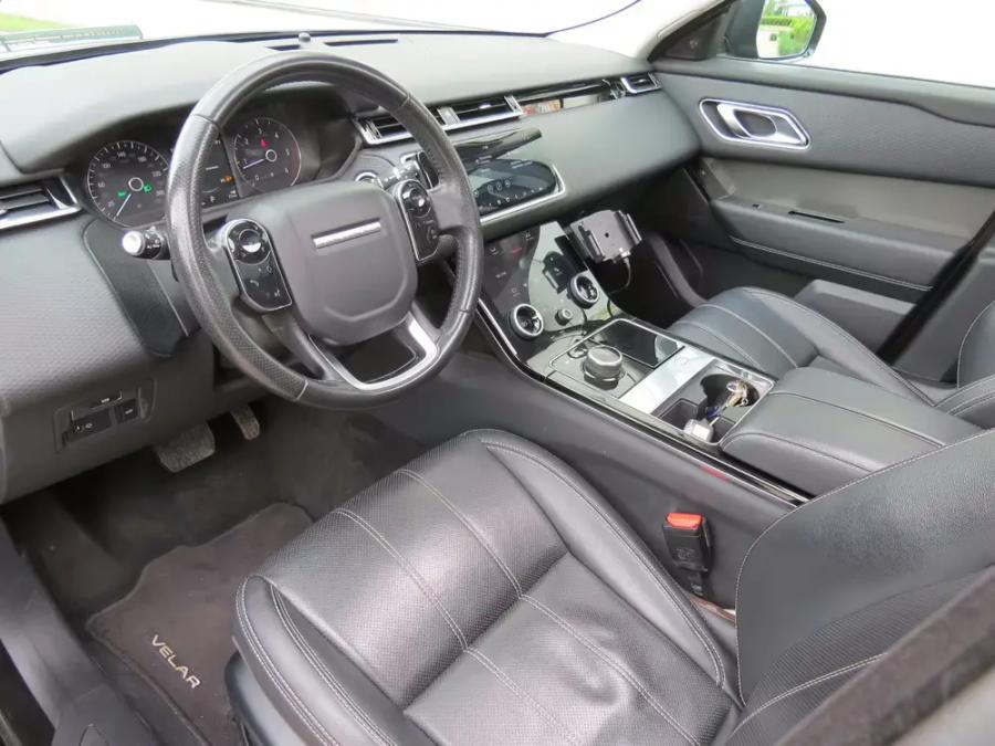 Black Land Rover Range Rover Velar 2018 in Riga, with an engine capacity of 2.00 L and mileage of 180 thousand km for 15900 €, photo 15 on AUTOMOTO.COM.LV