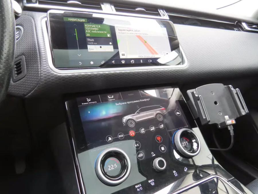 Black Land Rover Range Rover Velar 2018 in Riga, with an engine capacity of 2.00 L and mileage of 180 thousand km for 15900 €, photo 16 on AUTOMOTO.COM.LV