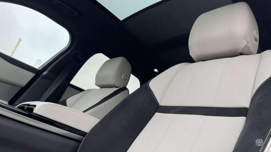 Melns Land Rover Range Rover Velar 2018 Marijampole, ar dzinēja tilpumu 2.00 L un nobraukumu 152 tūkst. km par 22290 €, foto 25 vietnē AUTOMOTO.COM.LV