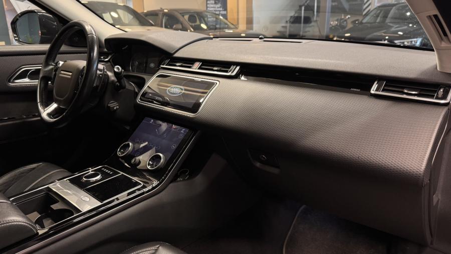 Melns Land Rover Range Rover Velar 2018 Rīga, ar dzinēja tilpumu 2.00 L un nobraukumu 197 tūkst. km par 22990 €, foto 12 vietnē AUTOMOTO.COM.LV