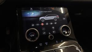 Melns Land Rover Range Rover Velar 2018 Rīga, ar dzinēja tilpumu 2.00 L un nobraukumu 197 tūkst. km par 22990 €, foto 17 vietnē AUTOMOTO.COM.LV