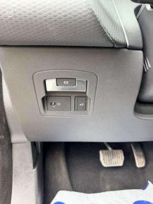 Melns Land Rover Range Rover Velar 2018 Tauragė, ar dzinēja tilpumu 2.00 L un nobraukumu 60 tūkst. km par 24999 €, foto 20 vietnē AUTOMOTO.COM.LV