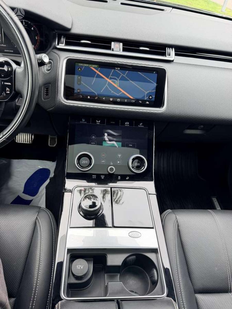 Melns Land Rover Range Rover Velar 2018 Tauragė, ar dzinēja tilpumu 2.00 L un nobraukumu 60 tūkst. km par 24999 €, foto 24 vietnē AUTOMOTO.COM.LV