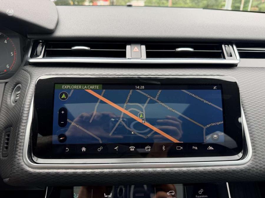 Melns Land Rover Range Rover Velar 2018 Tauragė, ar dzinēja tilpumu 2.00 L un nobraukumu 60 tūkst. km par 24999 €, foto 25 vietnē AUTOMOTO.COM.LV