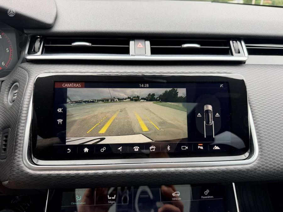Melns Land Rover Range Rover Velar 2018 Tauragė, ar dzinēja tilpumu 2.00 L un nobraukumu 60 tūkst. km par 24999 €, foto 26 vietnē AUTOMOTO.COM.LV