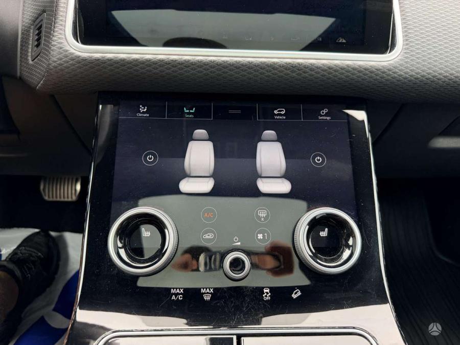 Melns Land Rover Range Rover Velar 2018 Tauragė, ar dzinēja tilpumu 2.00 L un nobraukumu 60 tūkst. km par 24999 €, foto 30 vietnē AUTOMOTO.COM.LV