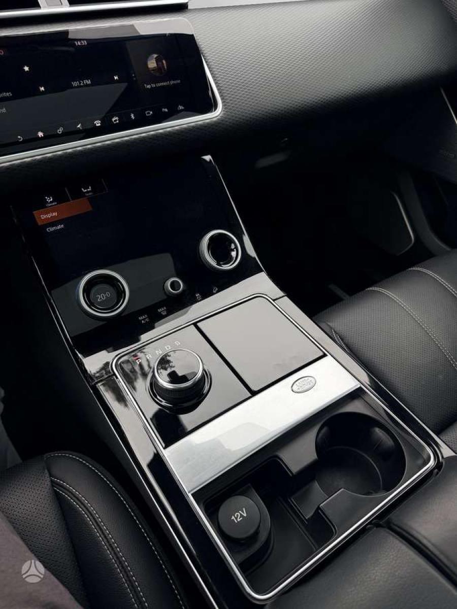 Melns Land Rover Range Rover Velar 2018 Tauragė, ar dzinēja tilpumu 2.00 L un nobraukumu 60 tūkst. km par 24999 €, foto 32 vietnē AUTOMOTO.COM.LV
