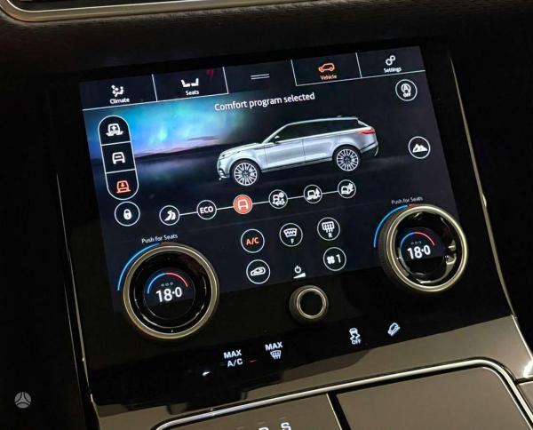 Melns Land Rover Range Rover Velar 2018 Marijampole, ar dzinēja tilpumu 2.99 L un nobraukumu 162 tūkst. km par 23999 €, foto 4 vietnē AUTOMOTO.COM.LV