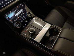 Melns Land Rover Range Rover Velar 2018 Marijampole, ar dzinēja tilpumu 2.99 L un nobraukumu 162 tūkst. km par 23999 €, foto 13 vietnē AUTOMOTO.COM.LV