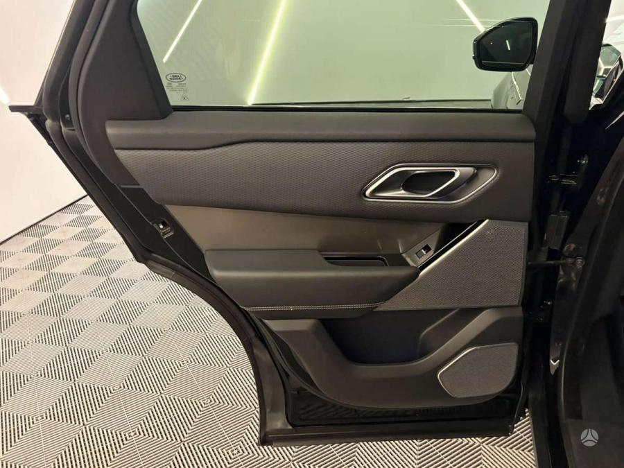 Melns Land Rover Range Rover Velar 2018 Marijampole, ar dzinēja tilpumu 2.99 L un nobraukumu 162 tūkst. km par 23999 €, foto 19 vietnē AUTOMOTO.COM.LV