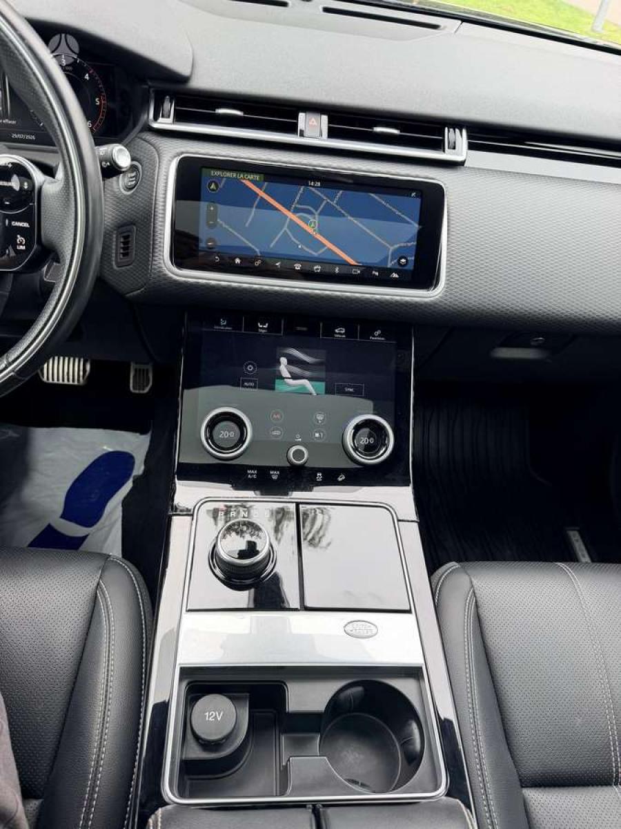 Melns Land Rover Range Rover Velar 2018 Tauragė, ar dzinēja tilpumu 2.00 L un nobraukumu 60 tūkst. km par 24499 €, foto 24 vietnē AUTOMOTO.COM.LV