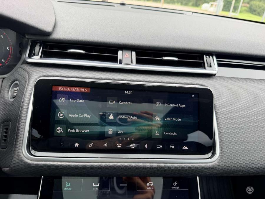 Melns Land Rover Range Rover Velar 2018 Tauragė, ar dzinēja tilpumu 2.00 L un nobraukumu 60 tūkst. km par 24499 €, foto 28 vietnē AUTOMOTO.COM.LV