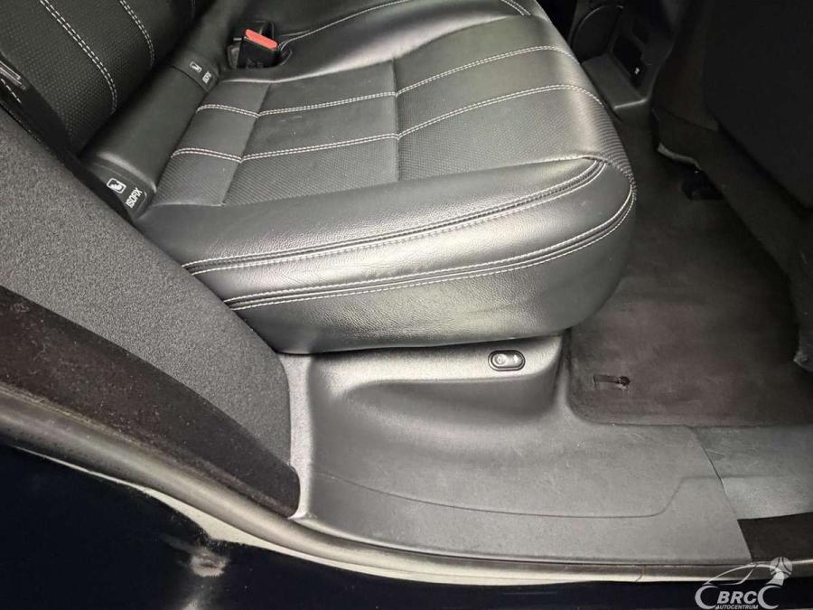 Black Land Rover Range Rover Velar 2018 in Vilnius, with an engine capacity of 2.00 L and mileage of 192 thousand km for 16900 €, photo 15 on AUTOMOTO.COM.LV