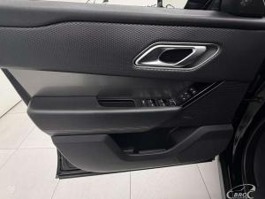 Black Land Rover Range Rover Velar 2018 in Vilnius, with an engine capacity of 2.00 L and mileage of 192 thousand km for 16900 €, photo 22 on AUTOMOTO.COM.LV
