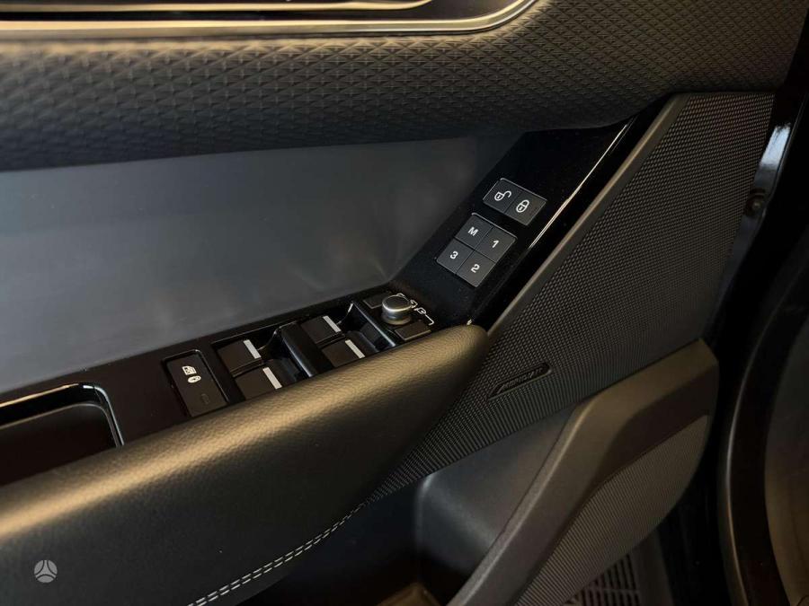 Melns Land Rover Range Rover Velar 2018 Kauņa, ar dzinēja tilpumu 2.99 L un nobraukumu 170 tūkst. km par 26990 €, foto 15 vietnē AUTOMOTO.COM.LV