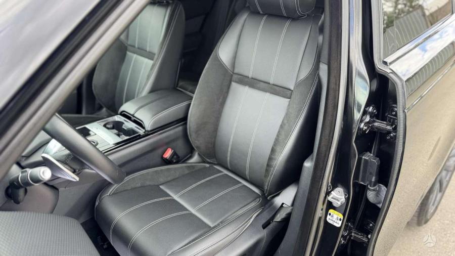 Melns Land Rover Range Rover Velar 2018 Telšiai, ar dzinēja tilpumu 2.00 L un nobraukumu 158 tūkst. km par 19800 €, foto 27 vietnē AUTOMOTO.COM.LV