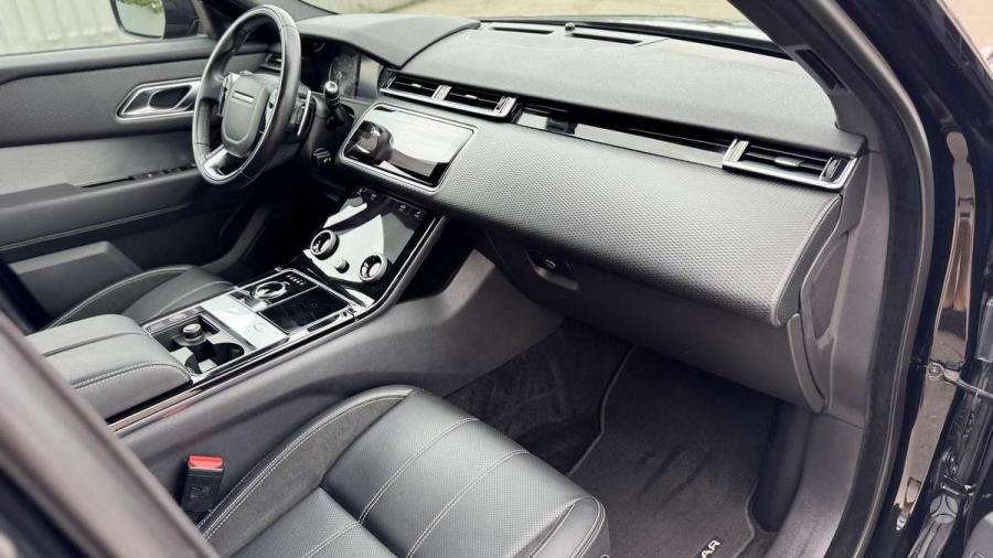 Melns Land Rover Range Rover Velar 2018 Telšiai, ar dzinēja tilpumu 2.00 L un nobraukumu 158 tūkst. km par 19800 €, foto 31 vietnē AUTOMOTO.COM.LV