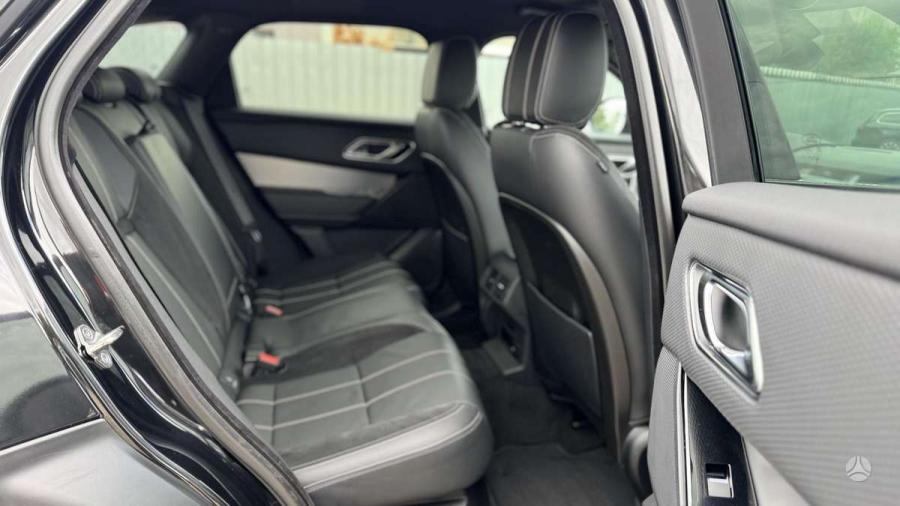 Melns Land Rover Range Rover Velar 2018 Telšiai, ar dzinēja tilpumu 2.00 L un nobraukumu 158 tūkst. km par 19800 €, foto 38 vietnē AUTOMOTO.COM.LV