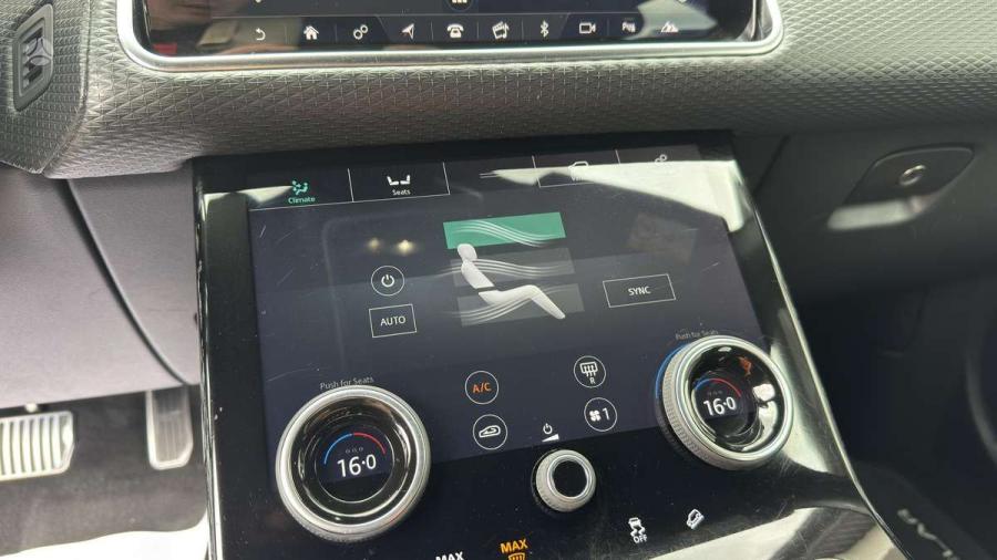 Melns Land Rover Range Rover Velar 2018 Telšiai, ar dzinēja tilpumu 2.00 L un nobraukumu 158 tūkst. km par 19800 €, foto 46 vietnē AUTOMOTO.COM.LV