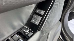 Melns Land Rover Range Rover Velar 2018 Telšiai, ar dzinēja tilpumu 2.00 L un nobraukumu 158 tūkst. km par 19800 €, foto 59 vietnē AUTOMOTO.COM.LV