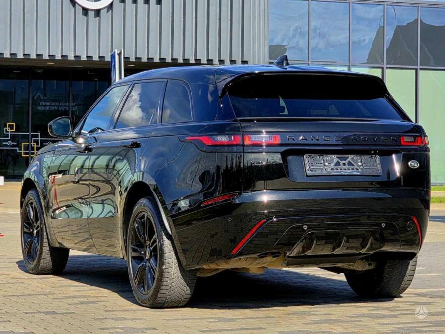 Black Land Rover Range Rover Velar 2018 in Siauliai, with an engine capacity of 2.00 L and mileage of 159 thousand km for 19250 €, photo 7 on AUTOMOTO.COM.LV