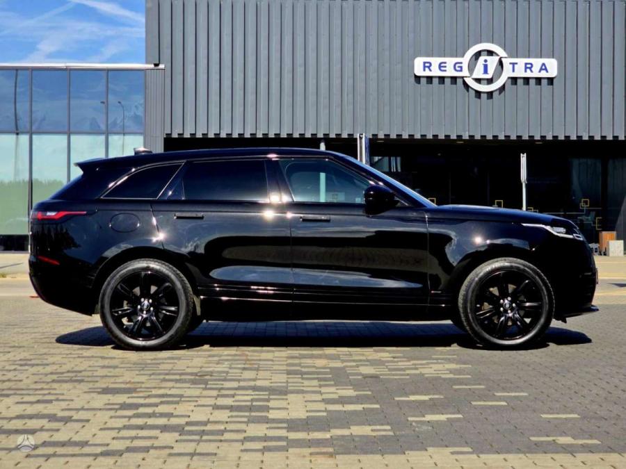 Black Land Rover Range Rover Velar 2018 in Siauliai, with an engine capacity of 2.00 L and mileage of 159 thousand km for 19250 €, photo 10 on AUTOMOTO.COM.LV