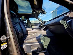 Black Land Rover Range Rover Velar 2018 in Siauliai, with an engine capacity of 2.00 L and mileage of 159 thousand km for 19250 €, photo 26 on AUTOMOTO.COM.LV