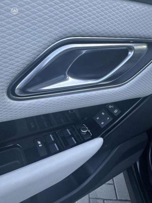 Melns Land Rover Range Rover Velar 2018 Liepāja, ar dzinēja tilpumu 2.00 L un nobraukumu 114 tūkst. km par 25600 €, foto 8 vietnē AUTOMOTO.COM.LV