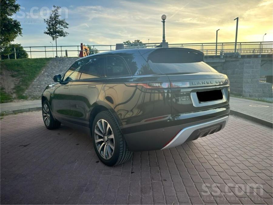 Black Land Rover Range Rover Velar 2018 in Liepaja, with an engine capacity of 2.00 L and mileage of 113 thousand km for 26000 €, photo 7 on AUTOMOTO.COM.LV