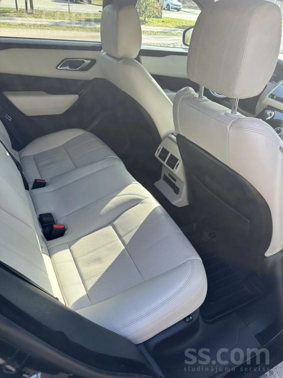 Black Land Rover Range Rover Velar 2018 in Liepaja, with an engine capacity of 2.00 L and mileage of 113 thousand km for 26000 €, photo 16 on AUTOMOTO.COM.LV
