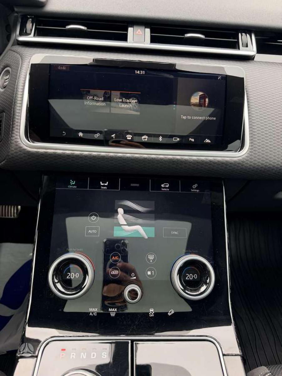 Black Land Rover Range Rover Velar 2018 in Taurage, with an engine capacity of 2.00 L and mileage of 60 thousand km for 23999 €, photo 27 on AUTOMOTO.COM.LV