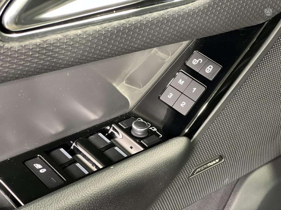 Melns Land Rover Range Rover Velar 2019 Marijampole, ar dzinēja tilpumu 2.00 L un nobraukumu 149 tūkst. km par 23350 €, foto 30 vietnē AUTOMOTO.COM.LV