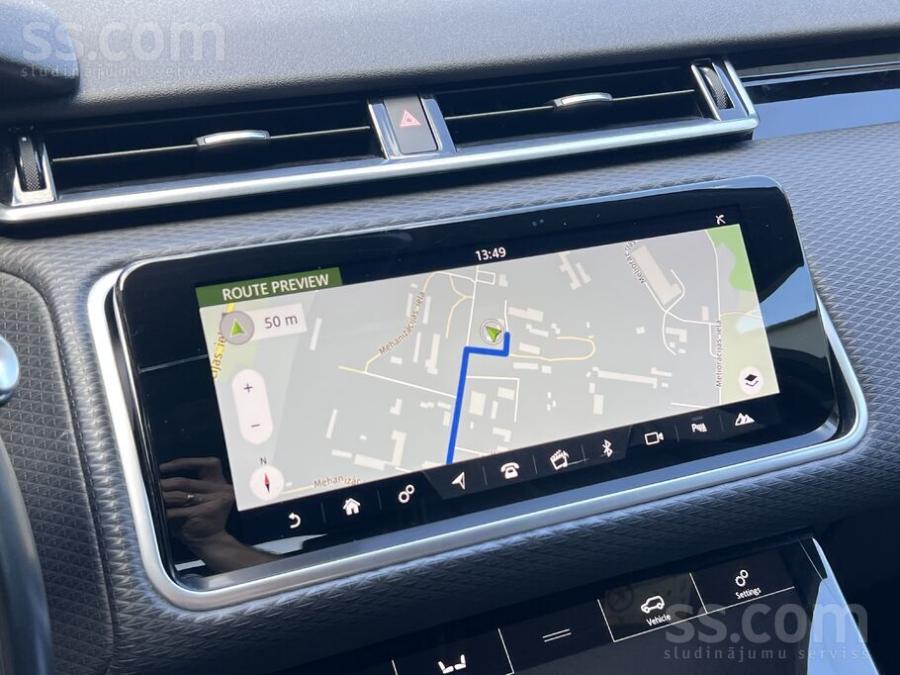 Black Land Rover Range Rover Velar 2019 in Limbazi, with an engine capacity of 2.00 L and mileage of 166 thousand km for 24550 €, photo 17 on AUTOMOTO.COM.LV
