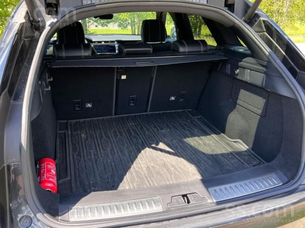 Black Land Rover Range Rover Velar 2019 in Limbazi, with an engine capacity of 2.00 L and mileage of 166 thousand km for 24550 €, photo 7 on AUTOMOTO.COM.LV