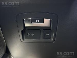 Melns Land Rover Range Rover Velar 2019 Limbaži, ar dzinēja tilpumu 2.00 L un nobraukumu 166 tūkst. km par 24550 €, foto 25 vietnē AUTOMOTO.COM.LV