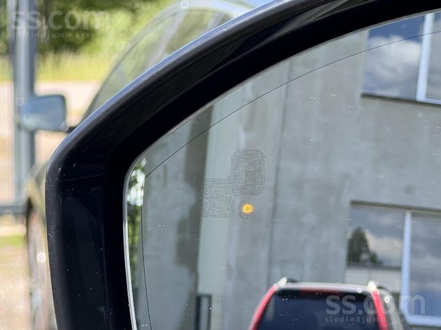 Melns Land Rover Range Rover Velar 2019 Limbaži, ar dzinēja tilpumu 2.00 L un nobraukumu 166 tūkst. km par 24550 €, foto 30 vietnē AUTOMOTO.COM.LV