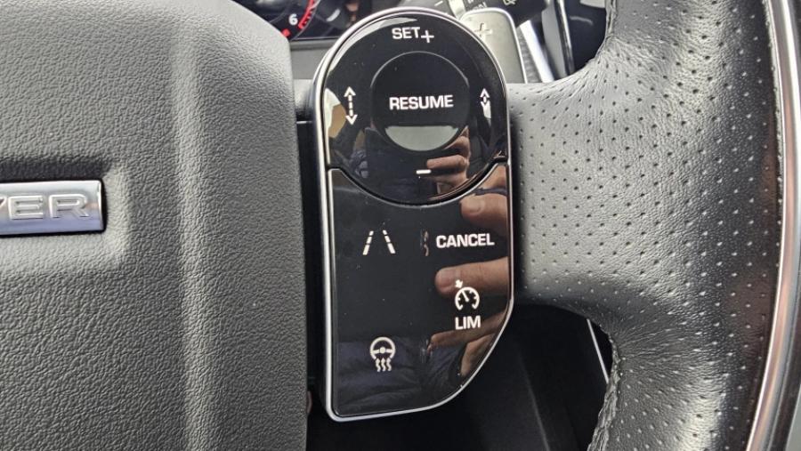 Melns Land Rover Range Rover Velar 2019 Rīga, ar dzinēja tilpumu 2.00 L un nobraukumu 162 tūkst. km par 29500 €, foto 12 vietnē AUTOMOTO.COM.LV