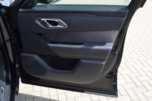 Melns Land Rover Range Rover Velar 2019 Viļņa, ar dzinēja tilpumu 2.00 L un nobraukumu 148 tūkst. km par 20000 €, foto 28 vietnē AUTOMOTO.COM.LV