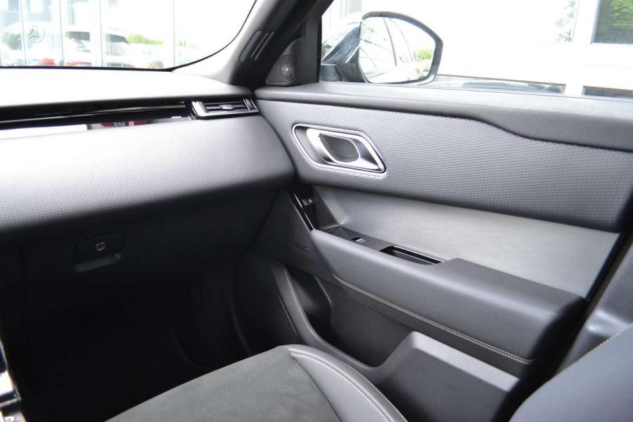 Melns Land Rover Range Rover Velar 2019 Viļņa, ar dzinēja tilpumu 2.00 L un nobraukumu 148 tūkst. km par 20000 €, foto 34 vietnē AUTOMOTO.COM.LV