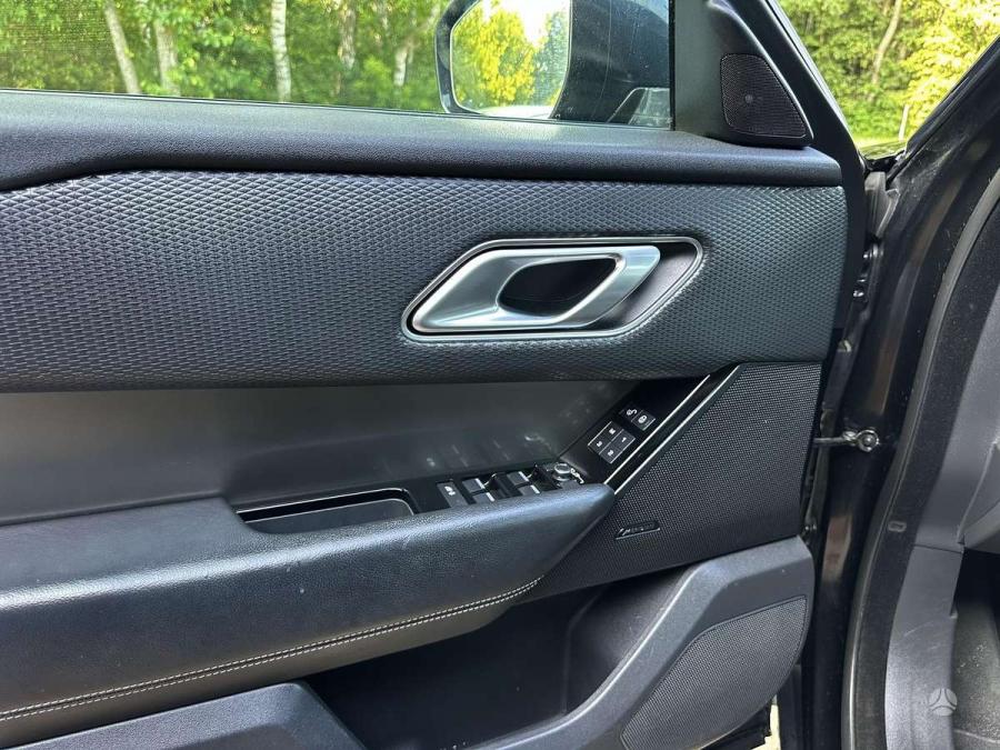 Black Land Rover Range Rover Velar 2019 in Kaunas, with an engine capacity of 2.00 L and mileage of 220 thousand km for 19350 €, photo 14 on AUTOMOTO.COM.LV