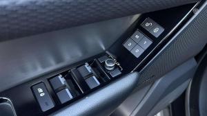 Melns Land Rover Range Rover Velar 2019 Marijampole, ar dzinēja tilpumu 2.00 L un nobraukumu 149 tūkst. km par 19990 €, foto 22 vietnē AUTOMOTO.COM.LV