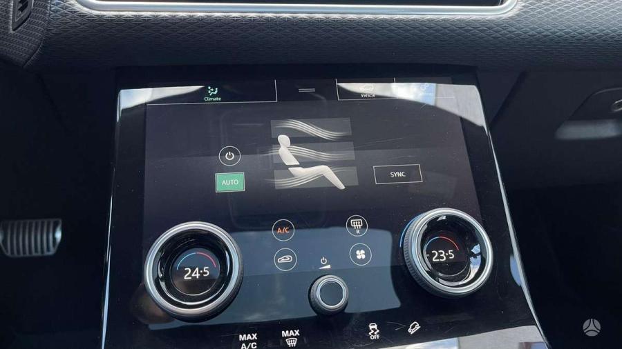 Melns Land Rover Range Rover Velar 2019 Marijampole, ar dzinēja tilpumu 2.00 L un nobraukumu 149 tūkst. km par 19990 €, foto 34 vietnē AUTOMOTO.COM.LV